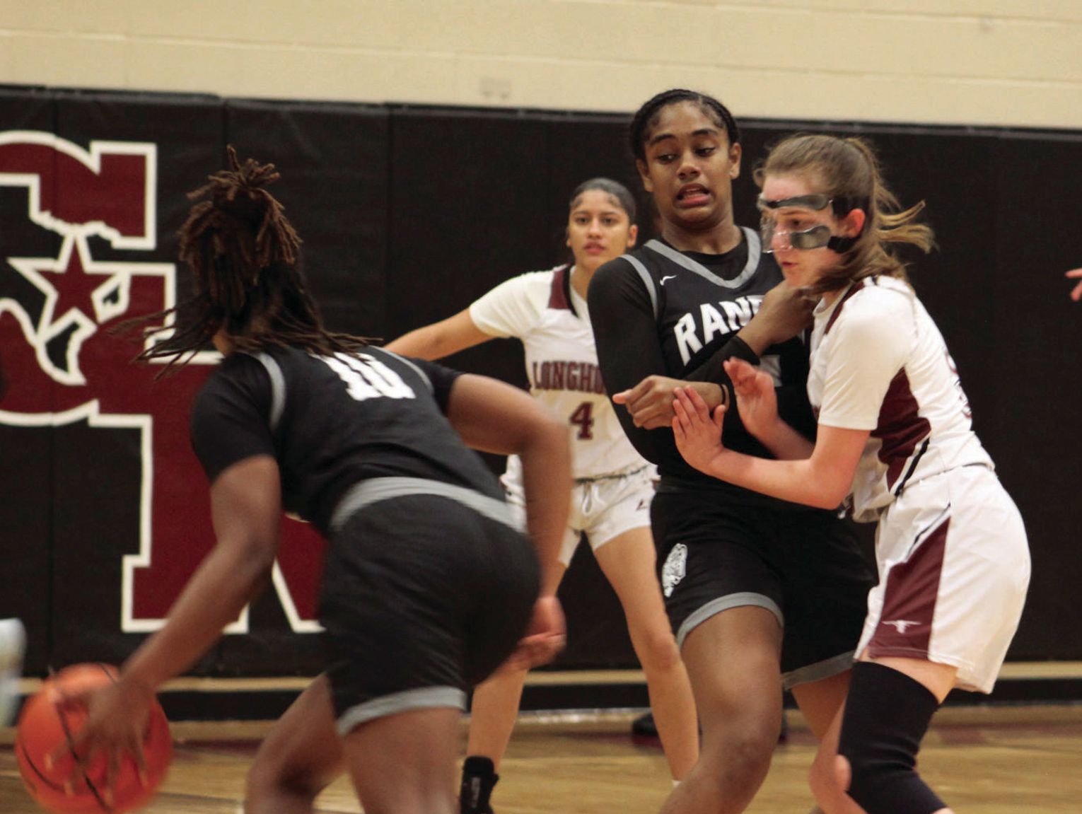 Randle D stifles George Ranch